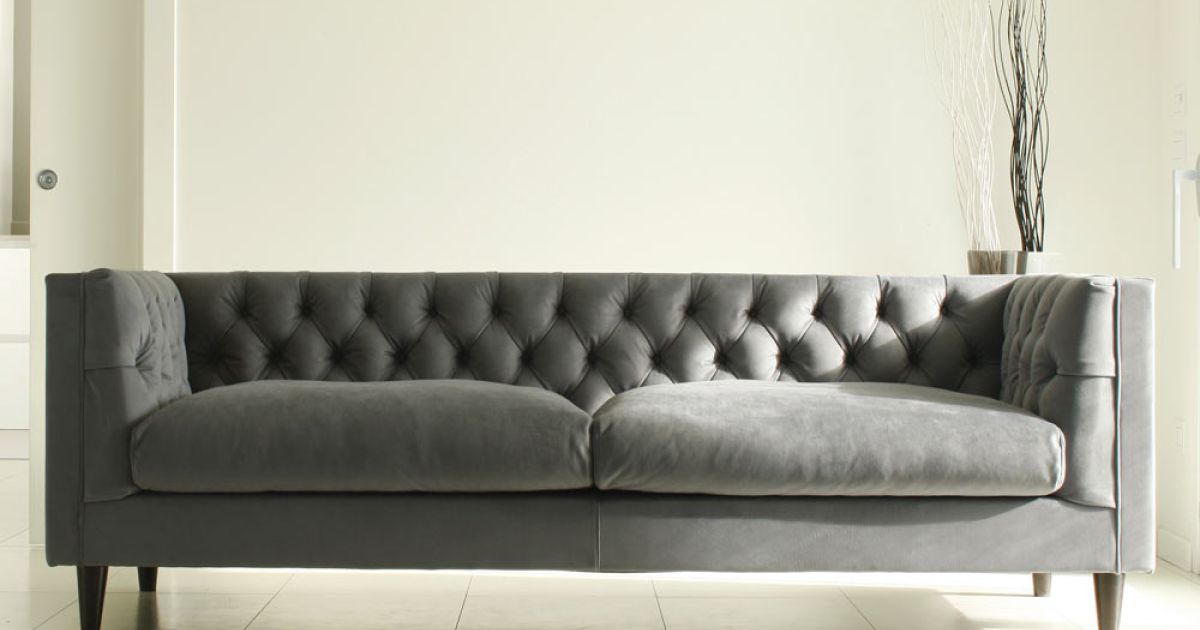 Sofa with Made in Italy wooden structure and feet